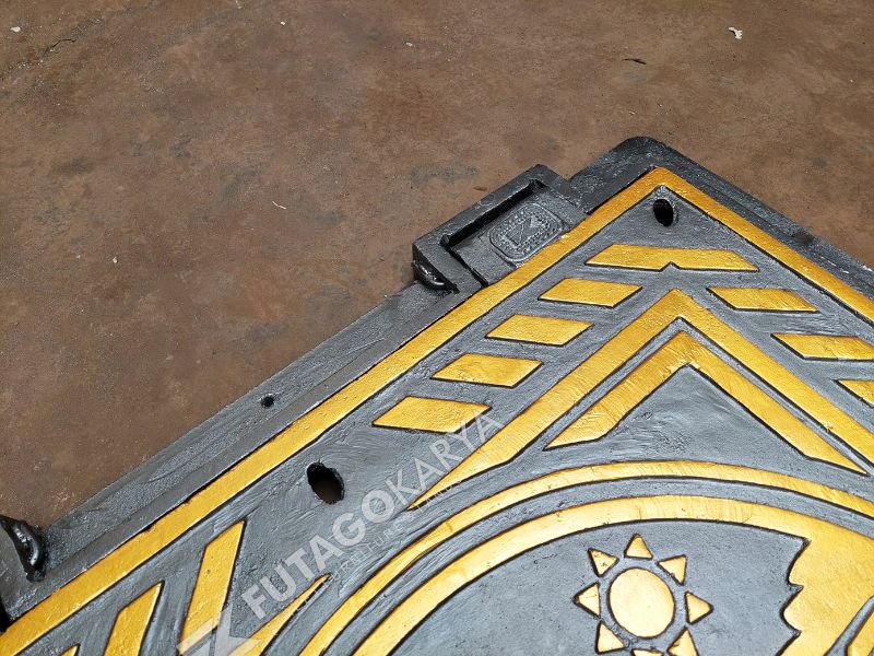 Tutup Manhole Besi Saluran Drainase Modern - Futago Karya