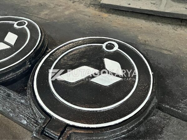 Tutup Manhole Besi Cover Drainase Berkualitas - Futago Karya