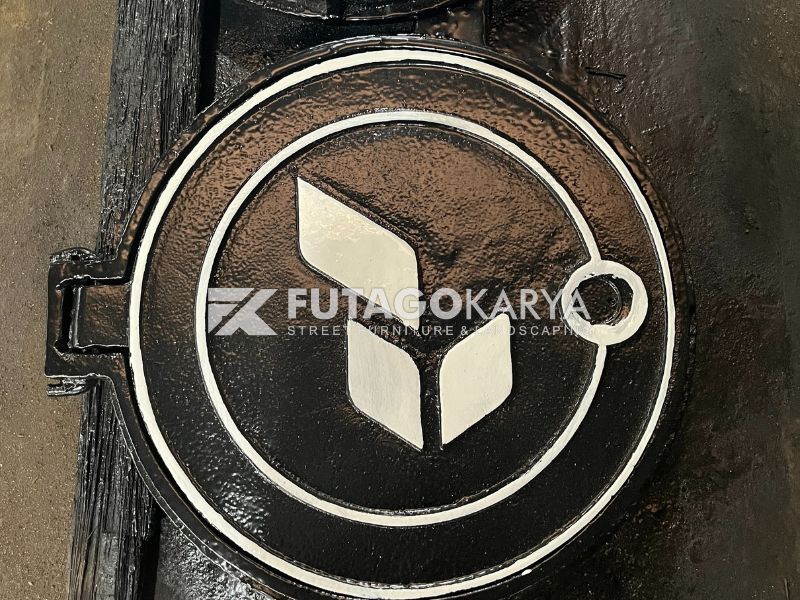Tutup Manhole Besi Cover Drainase Berkualitas - Futago Karya