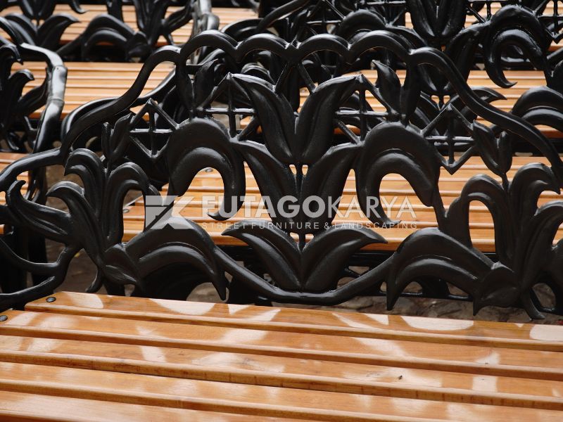 Kursi Taman Besi Cor Estetik dan Tahan Lama - Futago Karya