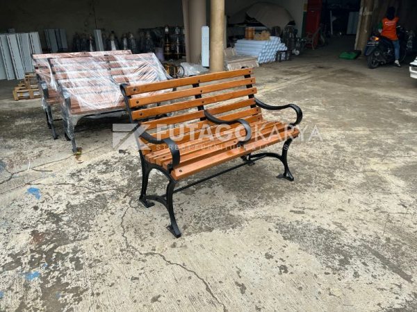 Kursi Taman Outdoor Minimalis Elegansi - Futago Karya